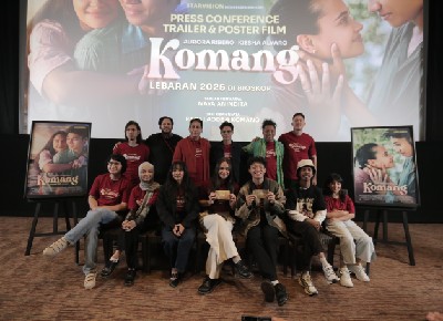 Film “Komang” Kisah Nyata Raim Laode dan Istrinya Tayang di Bioskop Indonesia mulai Lebaran 2025 ...